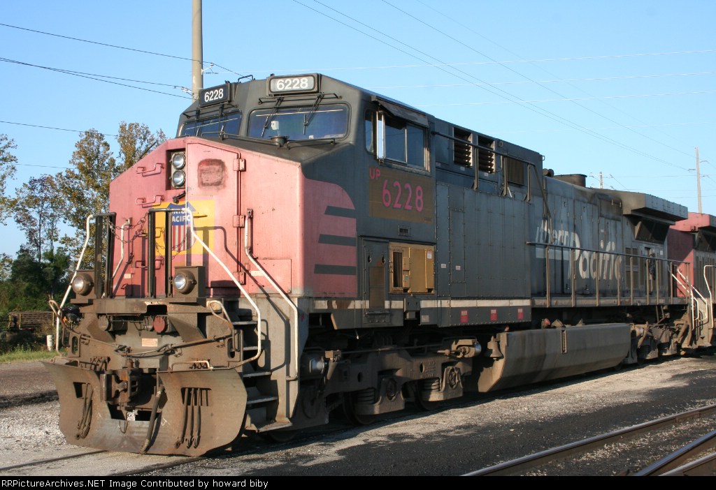 UP 6228 and sister brought an empty down the CN-IC lead and left the next day with the loaded train
